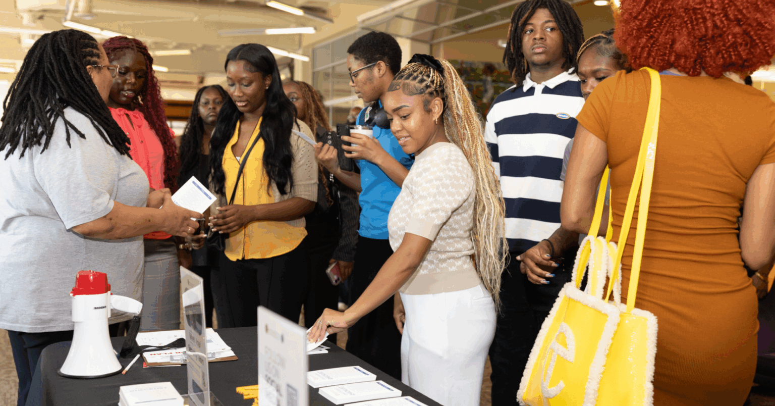 Over 1,000 Students Attend Fall 2025 Orientation; Library Student ...