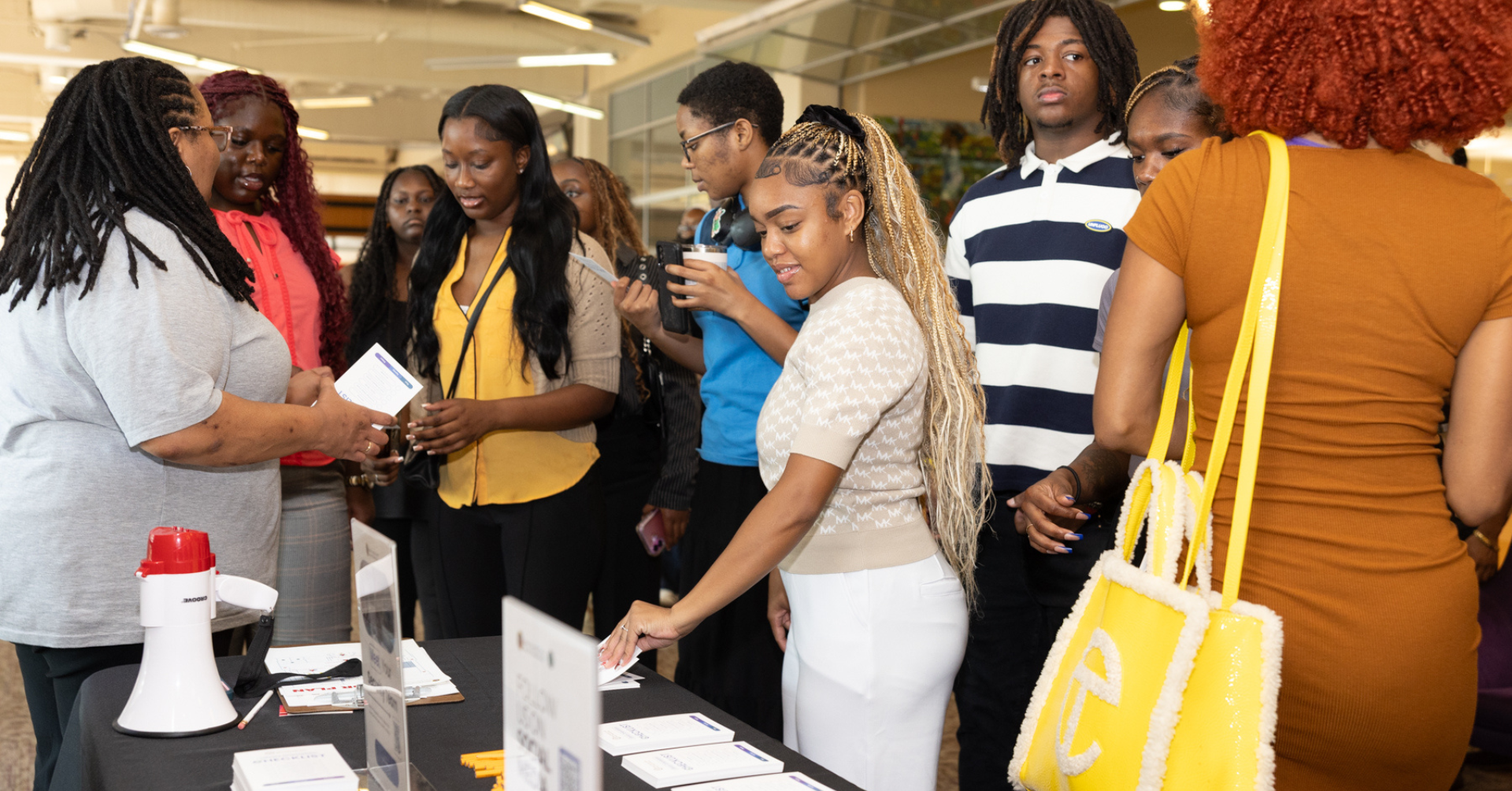 Over 1,000 Students Attend Fall 2025 Orientation; Library Student ...